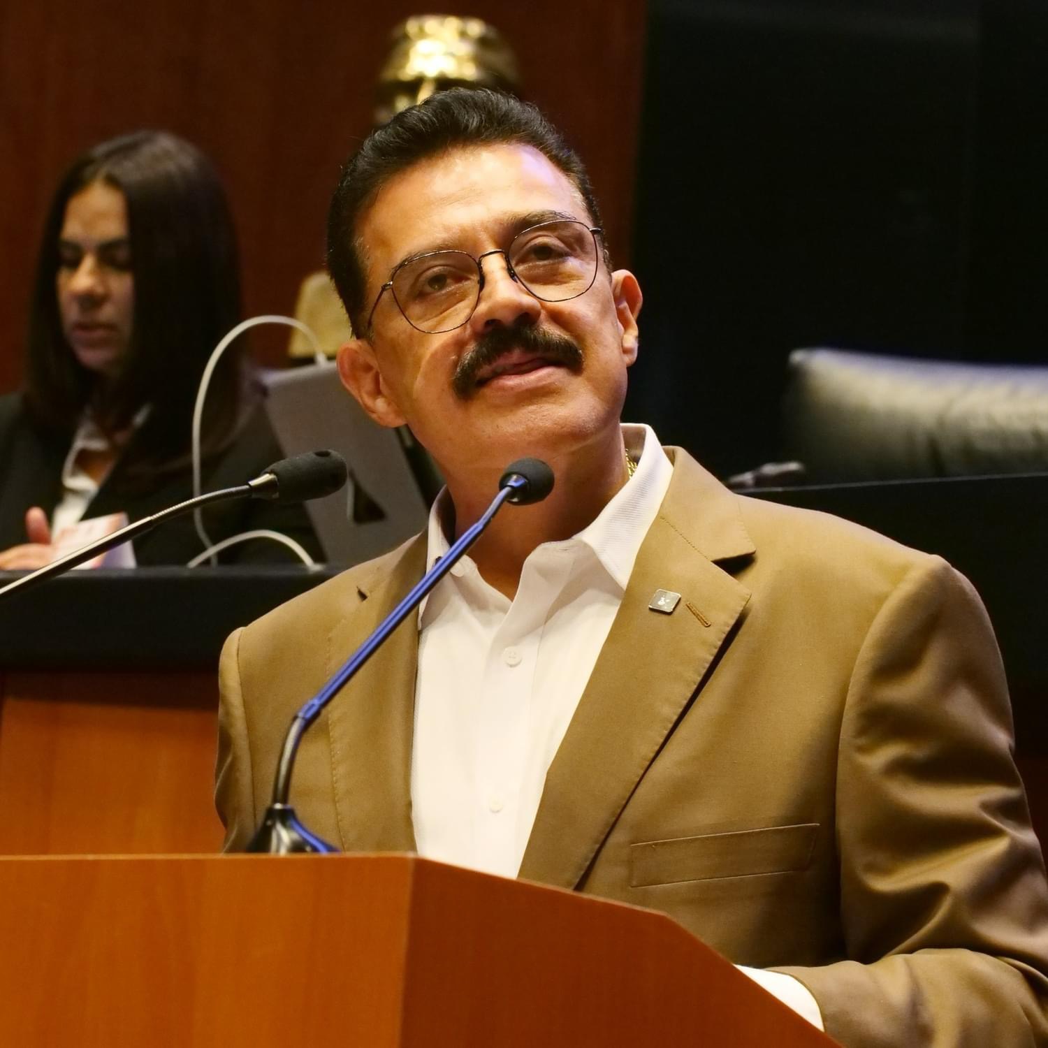 El Dr Carlos Lomelí, un hombre que resuena en los pasillos de la ...